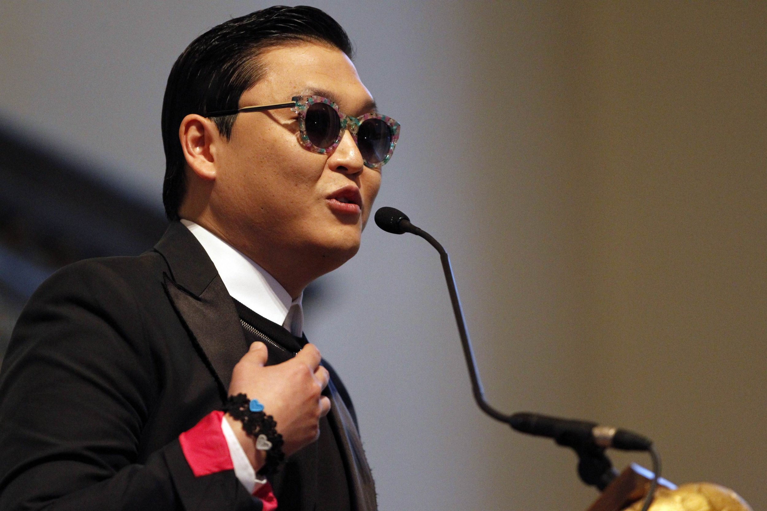 PSY Responds to Billie Joe Armstrong 'Herpes' Comment, Calls Green Day ...