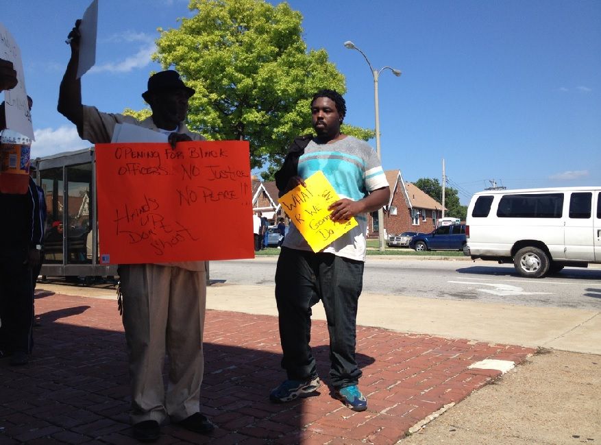 Ferguson Protesters Also Mourn St. Louis Shooting Victim [PHOTOS] | IBTimes