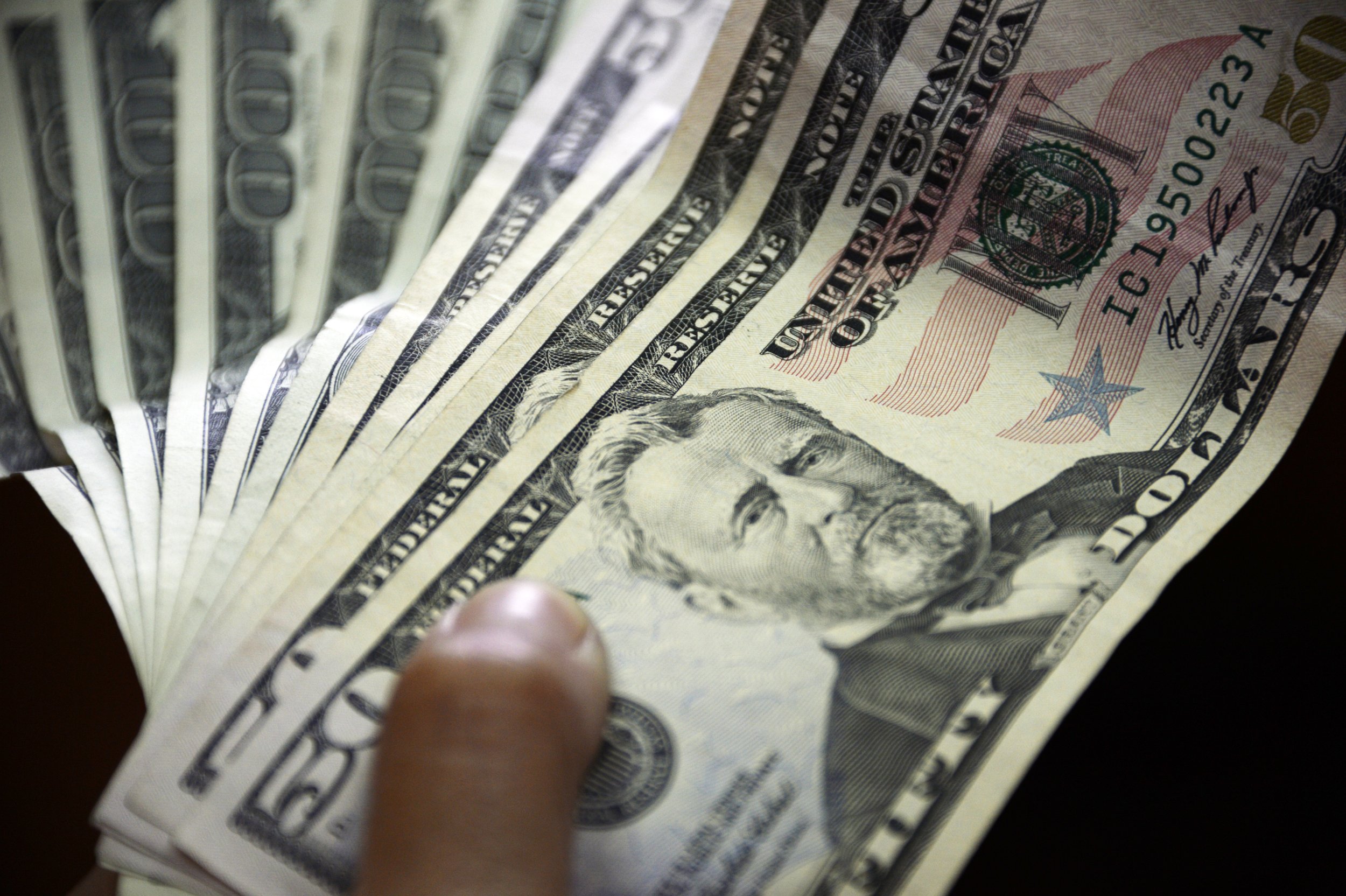 Two Thirds Of Americans Are Restricting Spending Bankrate Survey IBTimes
