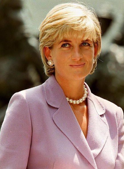 Princess Diana Signed Christmas Card With Childhood Nickname In Never Princess Diana Signed Christmas Card With Childhood Nickname In Never