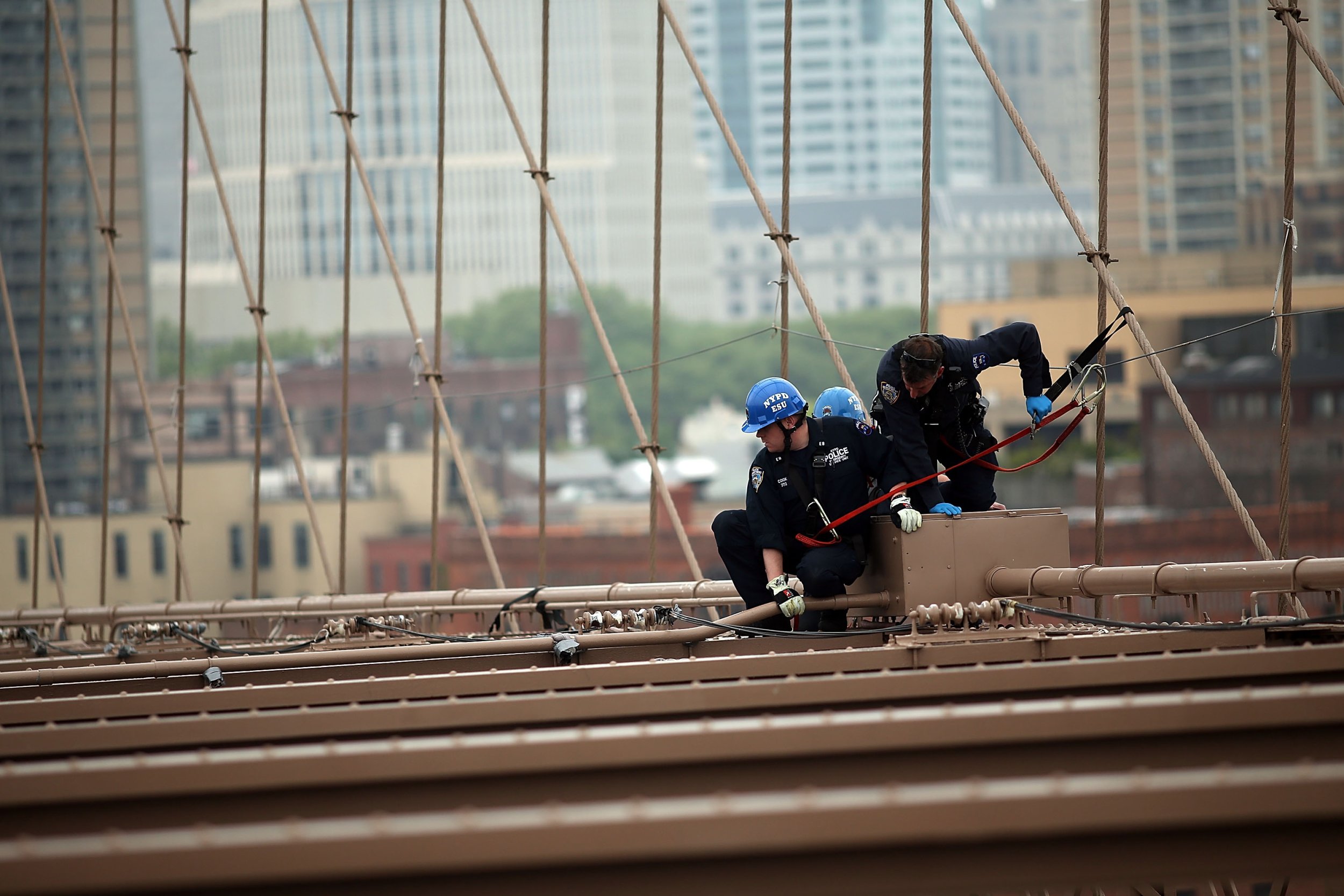 Watch: Highway Trooper Saves Suicidal Man From Jumping Off Bridge | IBTimes