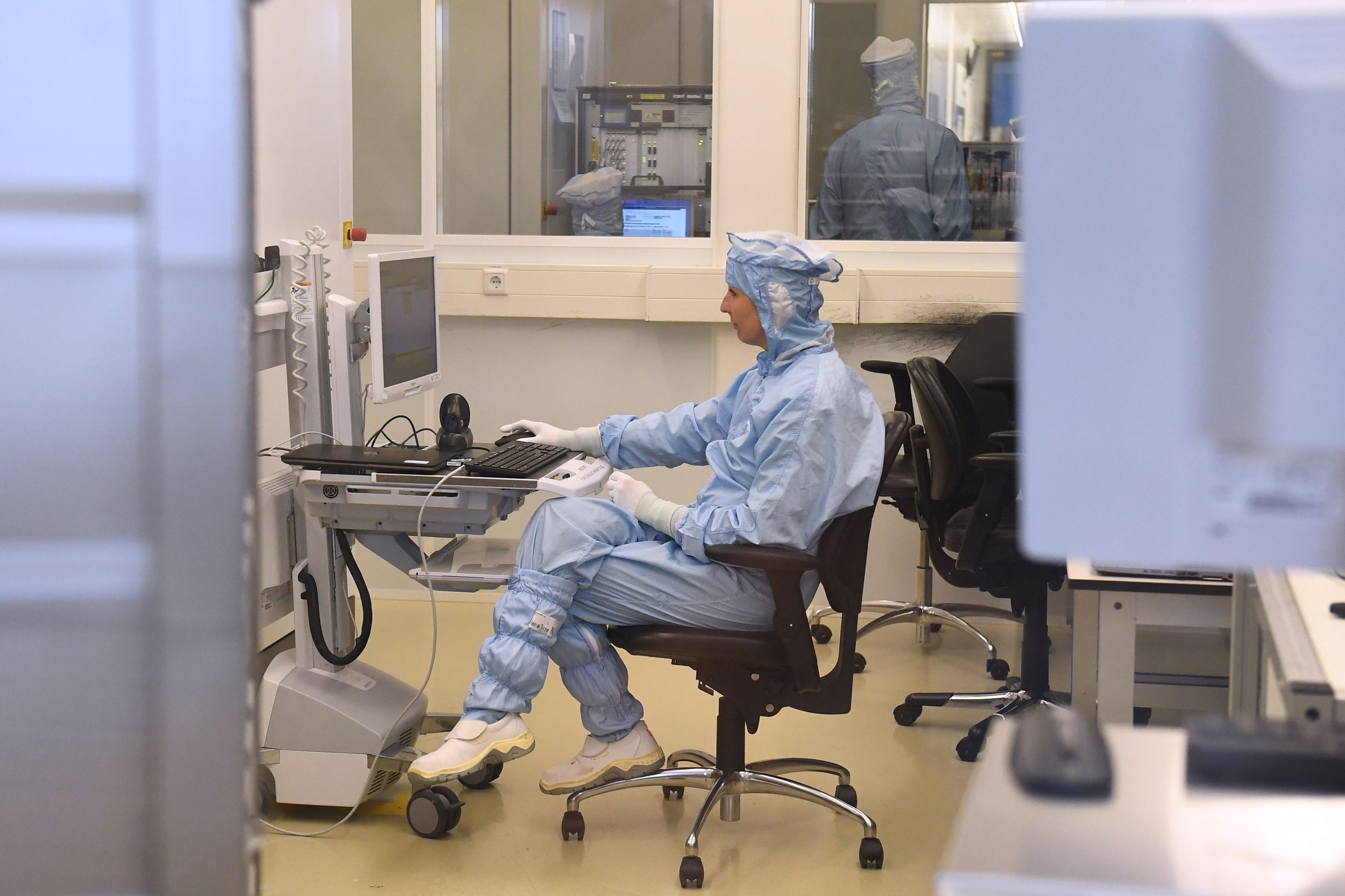 US And China In Battle For Semiconductor Supremacy | IBTimes