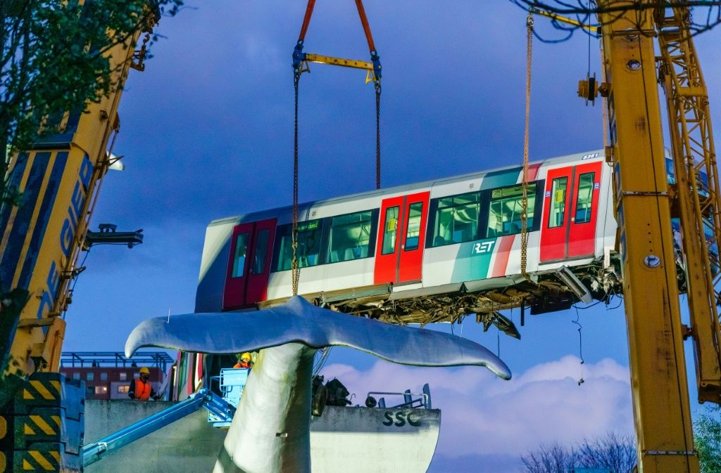 Job Whale Done As Dutch Train Lifted To Safety | IBTimes