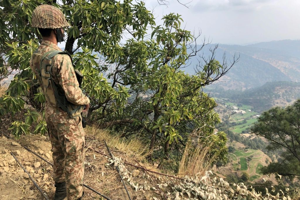 Pakistan, India Pledge To End Skirmishes Along Kashmir Frontier | IBTimes