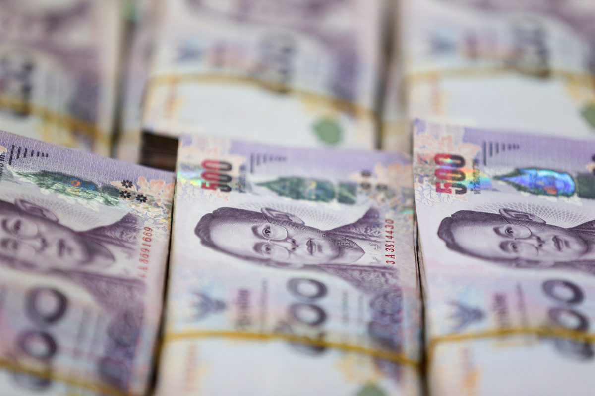 Asian Currency Bears Retreat As Inflation View Improves Reuters Poll