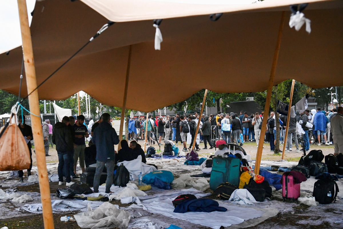 Dutch Refugee Council Sues State Over "inhumane" Asylum Centres | IBTimes
