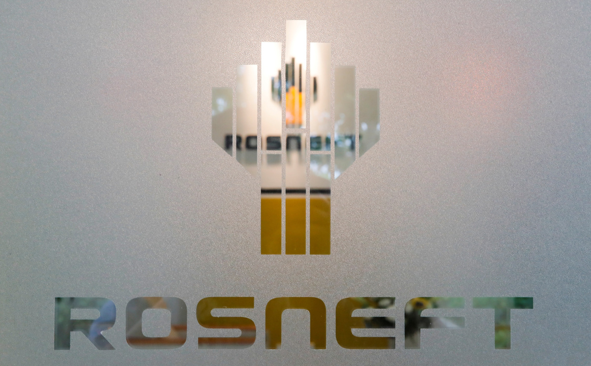 Exclusive-Rosneft Moves Into Tanker Chartering As EU Ban Looms | IBTimes