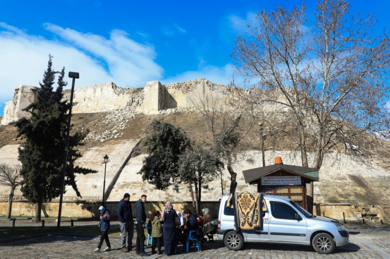 Turkish Quake Survivors Face Big Freeze In Cars, Tents | IBTimes