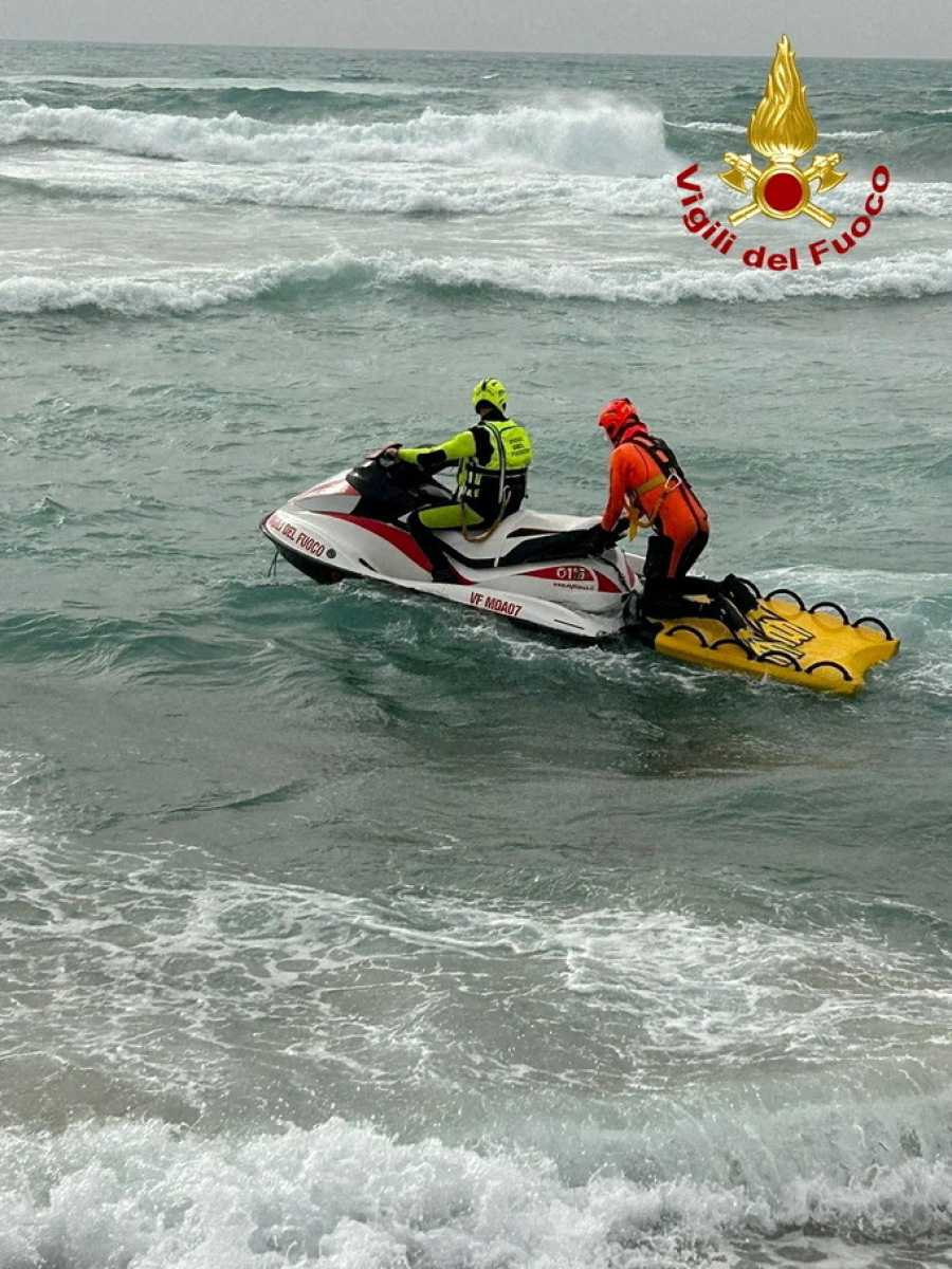 Migrant Shipwreck In Southern Italy Kills 43, 80 Survivors Reported ...