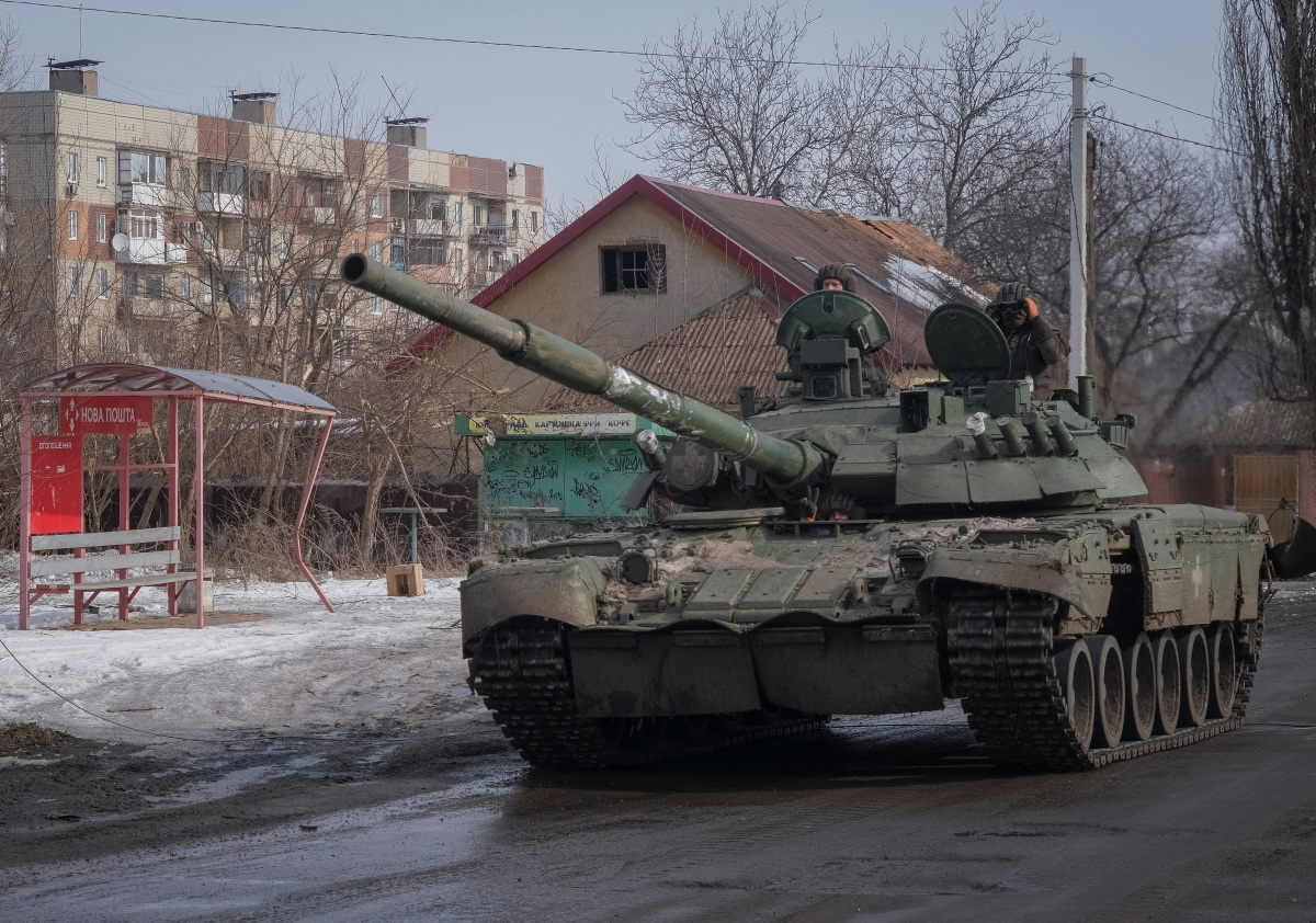 Ukraines Ground Forces Commander Visits Besieged Bakhmut To Talk