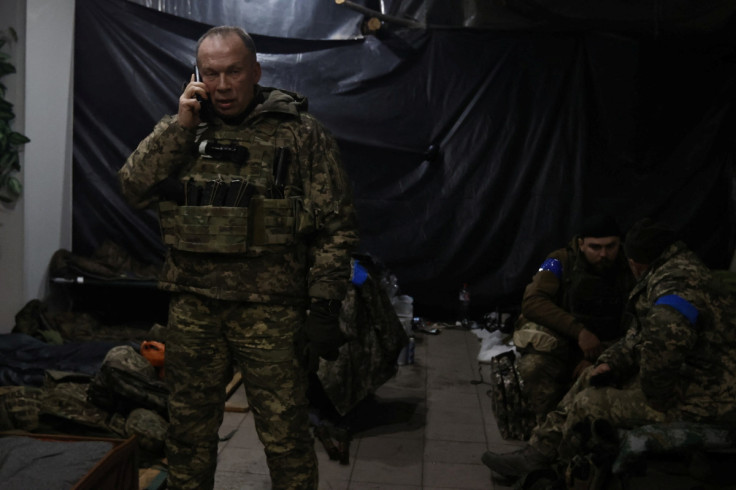 Ukraines Ground Forces Commander Visits Besieged Bakhmut To Talk