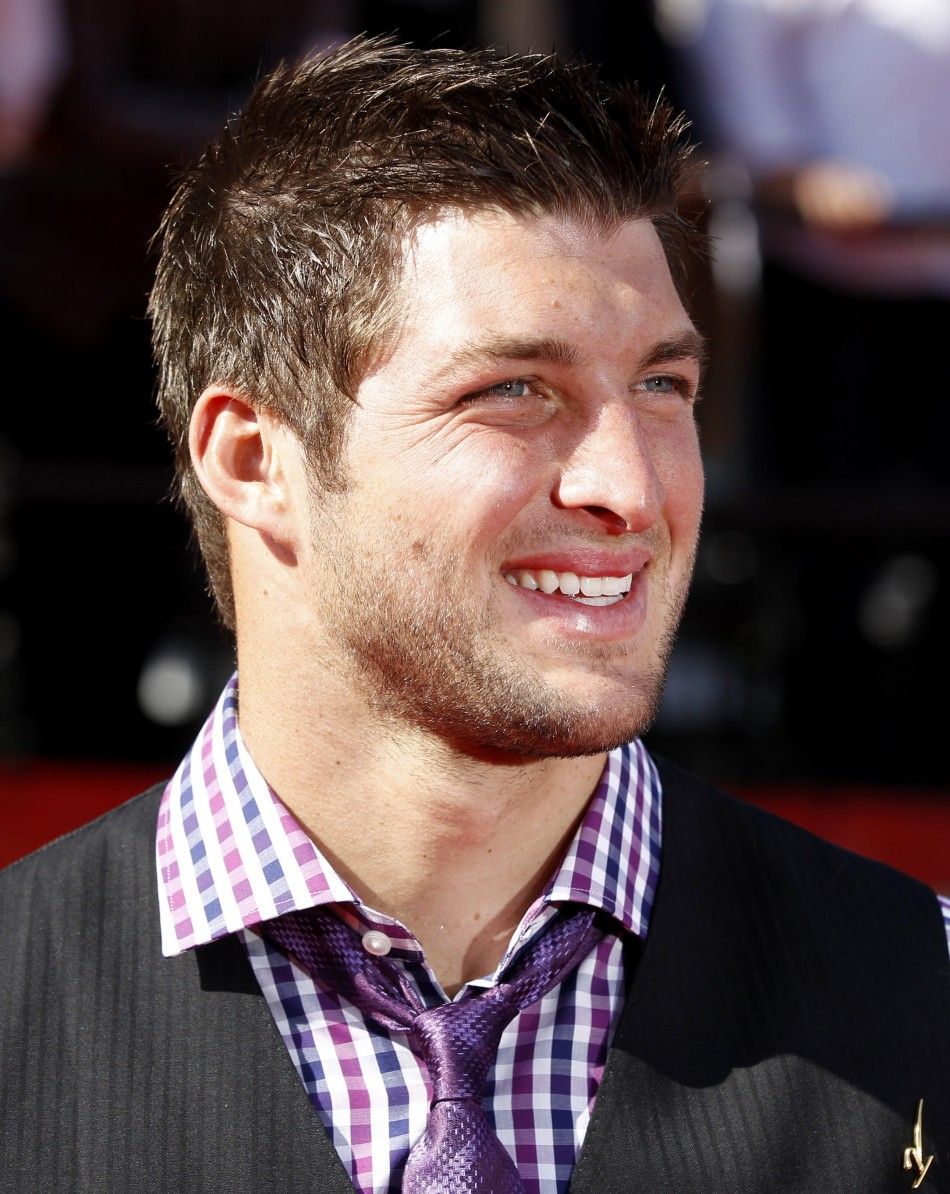 Denver Broncos’ Tim Tebow Blesses Tebowing, Tweets, 'Love It!' [PHOTOS ...