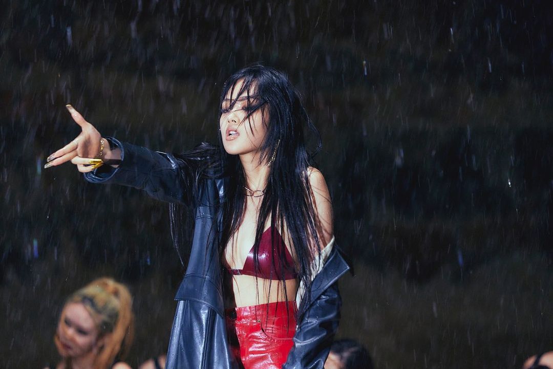 BIBI Kisses Fan At The 2023 Waterbomb Festival: 4 Other Times She Did ...