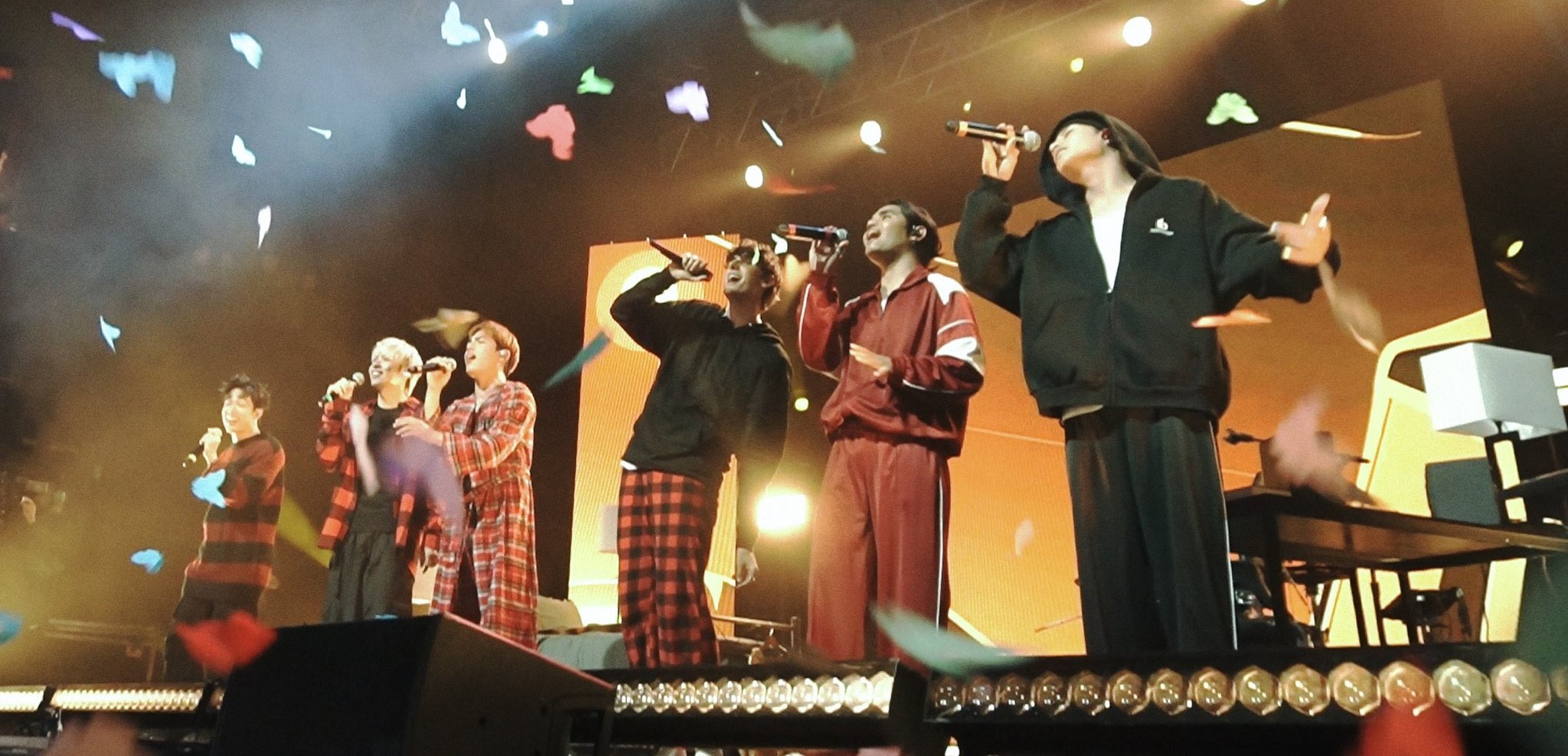 LOOK: JVKE's Local Fans Google SB19 During Their Performance At House ...