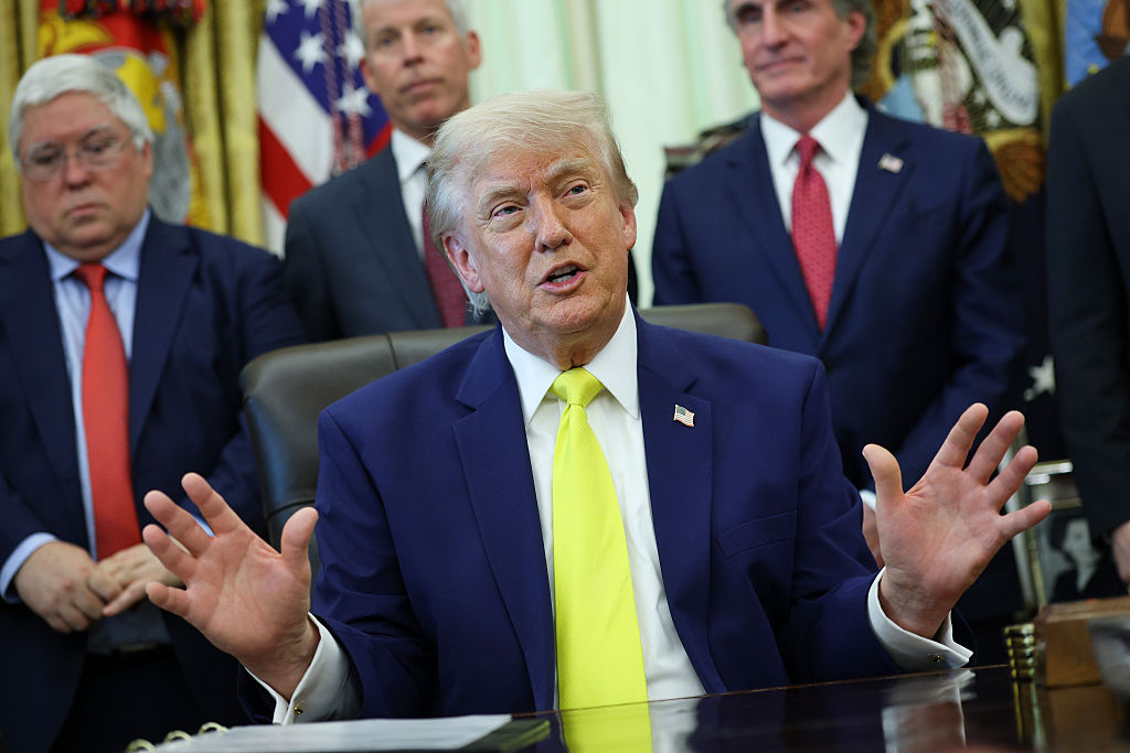 Trump Reiterates Backing Of New Fed Chair Kevin Warsh But Still Pushes ...