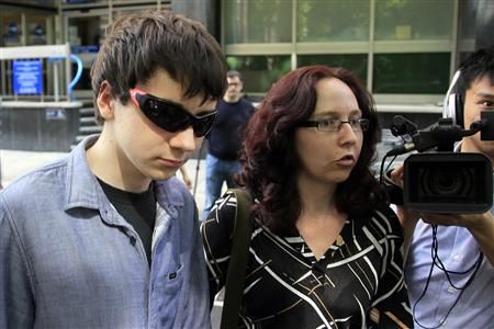 UK teen cyber activist bailed without Internet access